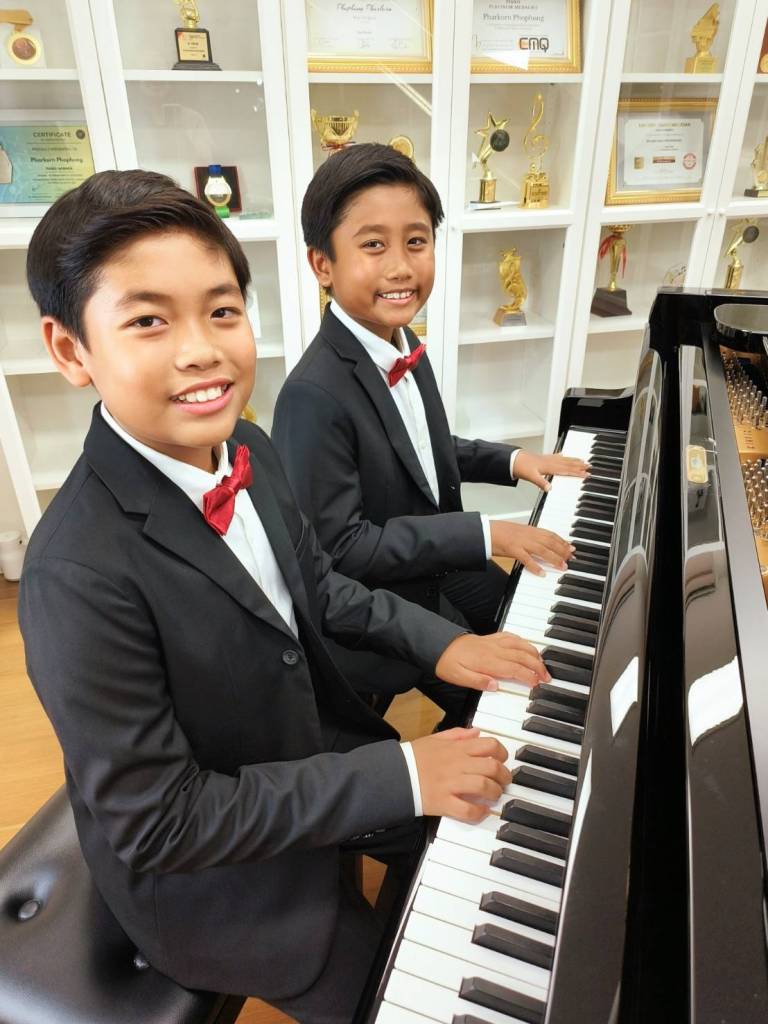 Pharphum and Pharkorn Phophong - Charleston International Music Competition